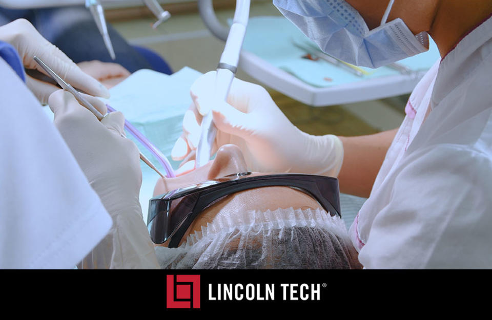 What Is Four-Handed Dentistry? The Principles and Benefits